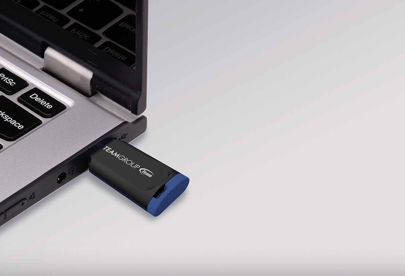 NeweggBusiness - Team Group 16GB C221 USB 2.0 Flash Drive (TC22116GN01)